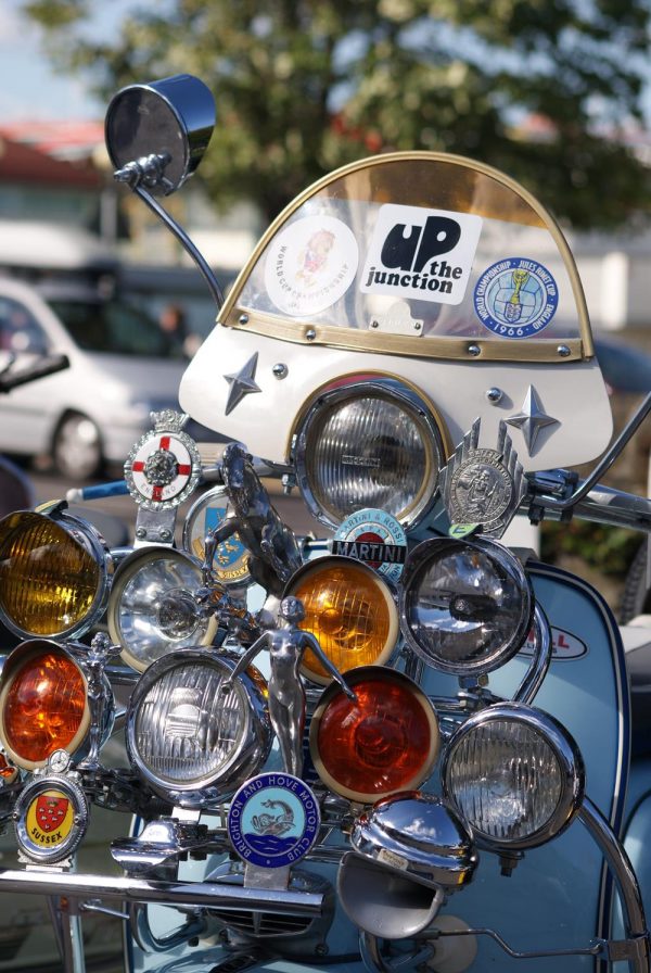Mod scooters : 60s style classic Vespa and Lambretta scooters