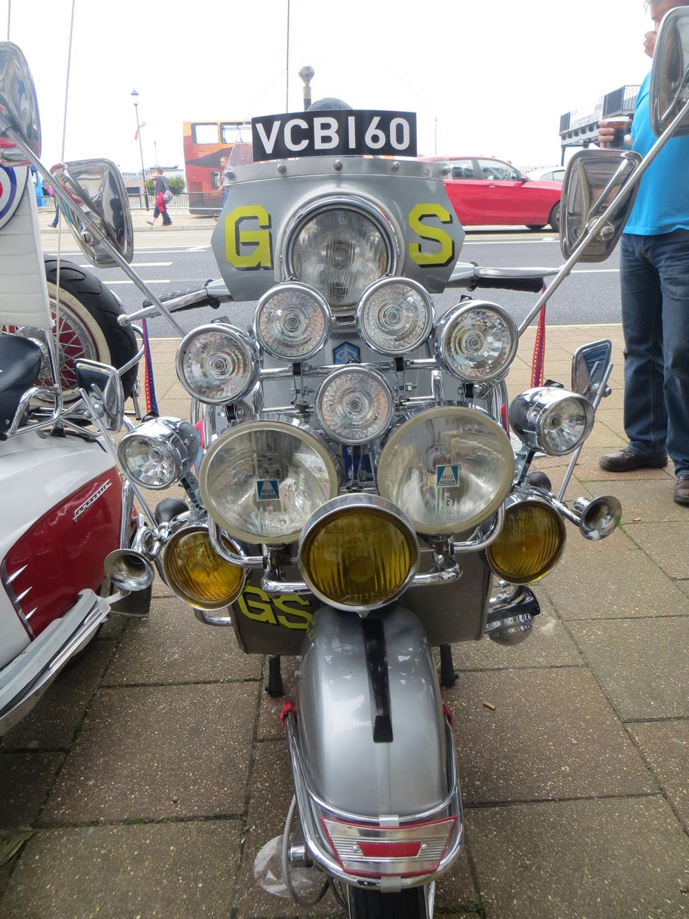 Mod scooters : 60s style classic Vespa and Lambretta scooters